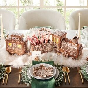 Pottery Barn | Dining | Pottery Barn Gingerbread Snowflake Plates Set ...